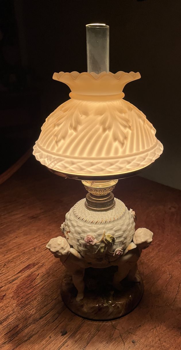 Sitzendorf Putti oil lamp