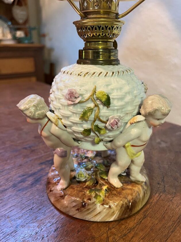 Sitzendorf Putti oil lamp