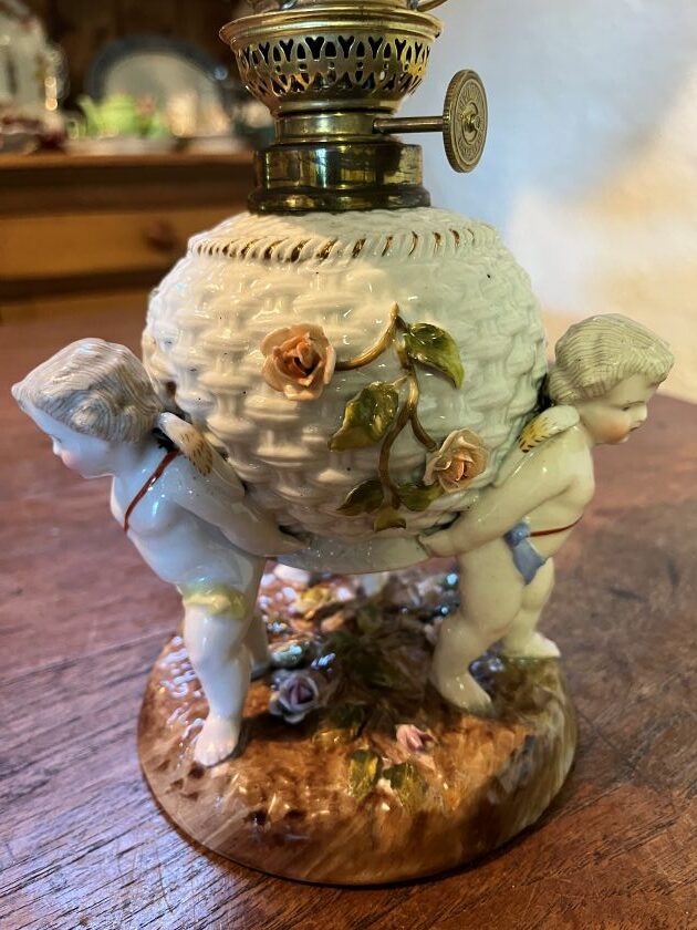Sitzendorf Putti oil lamp